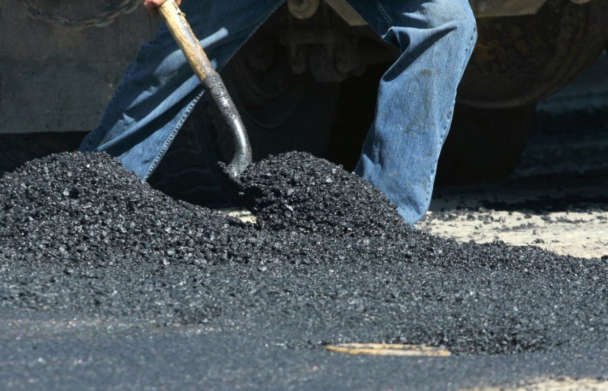 Hot vs. Cold Asphalt: What Method to Choose for Asphalt Repair?